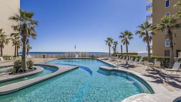 Piscina interior, 2 piscinas exteriores