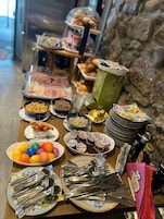 Pequeno-almoço continental diário (10 EUR por pessoa)