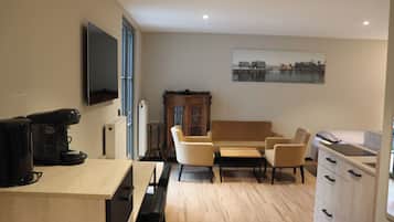 Quarto Triplo | Cofre no quarto, secretária