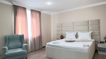 Quarto Duplo ou Twin Deluxe, Vista para a cidade | Wi-fi grátis