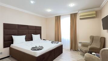 Quarto Duplo Standard, Vista para a cidade | Wi-fi grátis