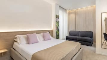 Junior Suit Passiflora | Minibar, cofre com capacidade para portátil, secretária