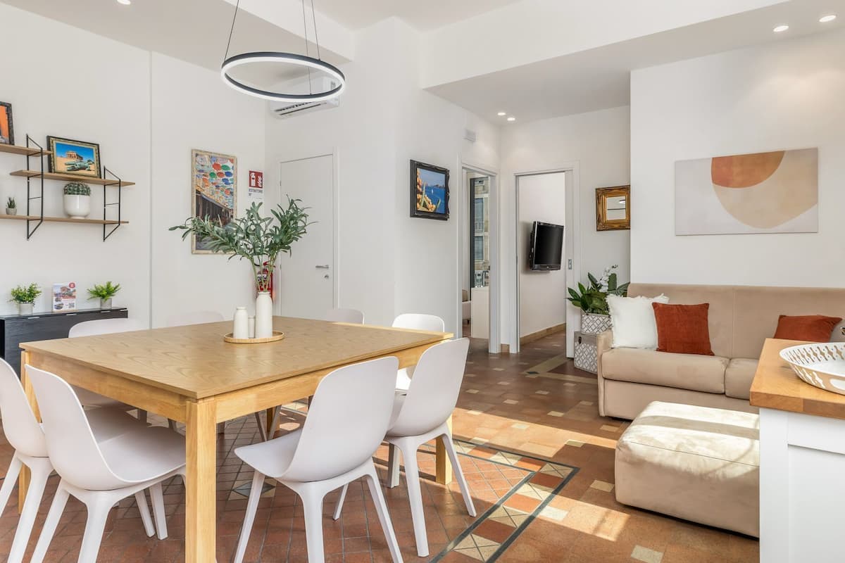 Condo luxo | Frigobar, cofres nos quartos, escrivaninha
