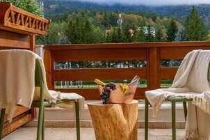 Apartamento, varanda | Minibar, cofre no quarto, secretária 