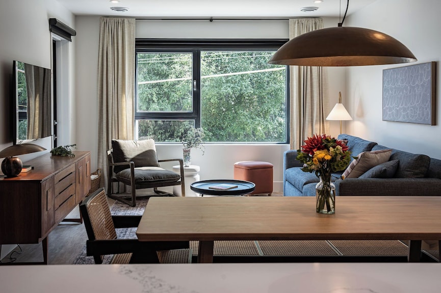 Peaceful & Beautifully Designed Revelstoke Escape - Revelstoke