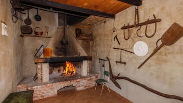 Casa (Three Bedroom Holiday Home with Pool) | Lareira