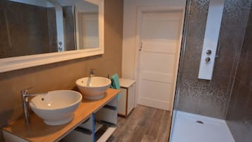 Apartamento (One Bedroom Apartment) | Casa de banho | Um polibã, toalhas fornecidas