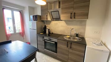 Appt 5 - Résidence le Repos des Thermes - Confortable T2 | Cozinha privada | Um micro-ondas, uma placa de cozinha, utensílios de cozinha