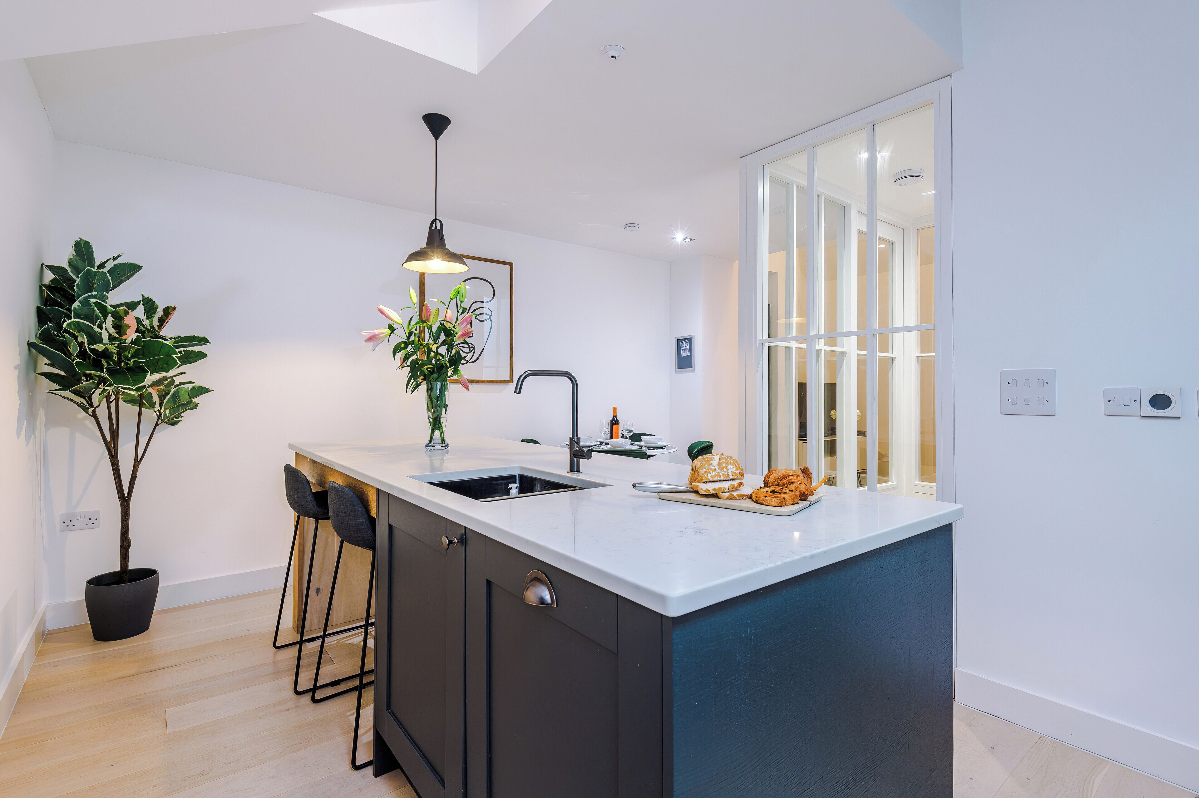 Casa geminada superluxo, 2 quartos, sacada, vista para a cidade | Cozinha privada | Geladeira grande, micro-ondas, fogão, cooktop