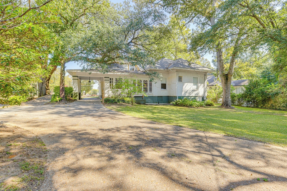 1 Mi To Dtwn Meridian: Historic Home W/ Porch! - Meridian, MS