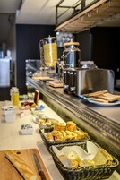 Café da manhã com buffet todos os dias mediante uma taxa