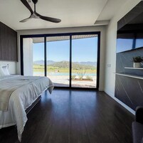 Chalé Deluxe, varanda, vista para a piscina | 1 quarto, minibar, cofre no quarto, ferro/tábua de engomar 