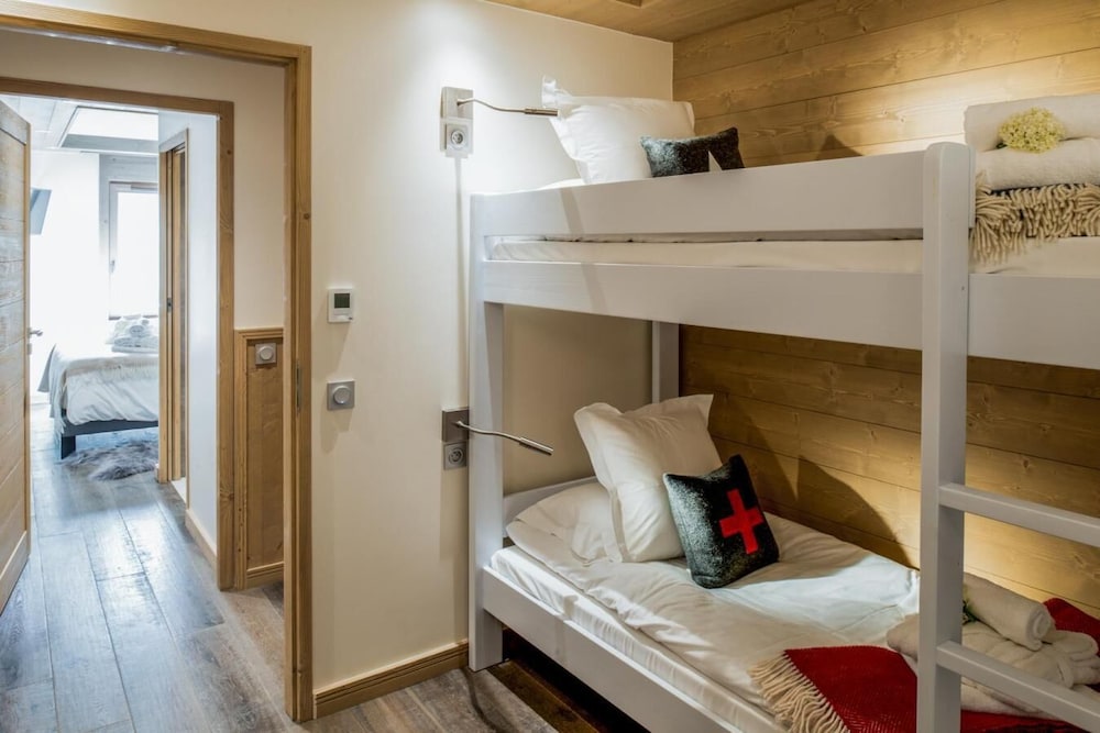 Wifi, 150m from ski slopes, 4th floor, balcony, fireplace or stove ...