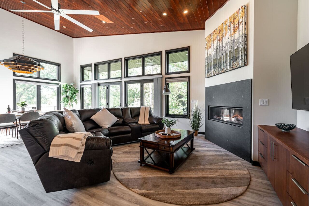 Spacious Modern Build, 4 Bd/4 Ba, Near Downtown And Hwy - City Beach, Oconomowoc