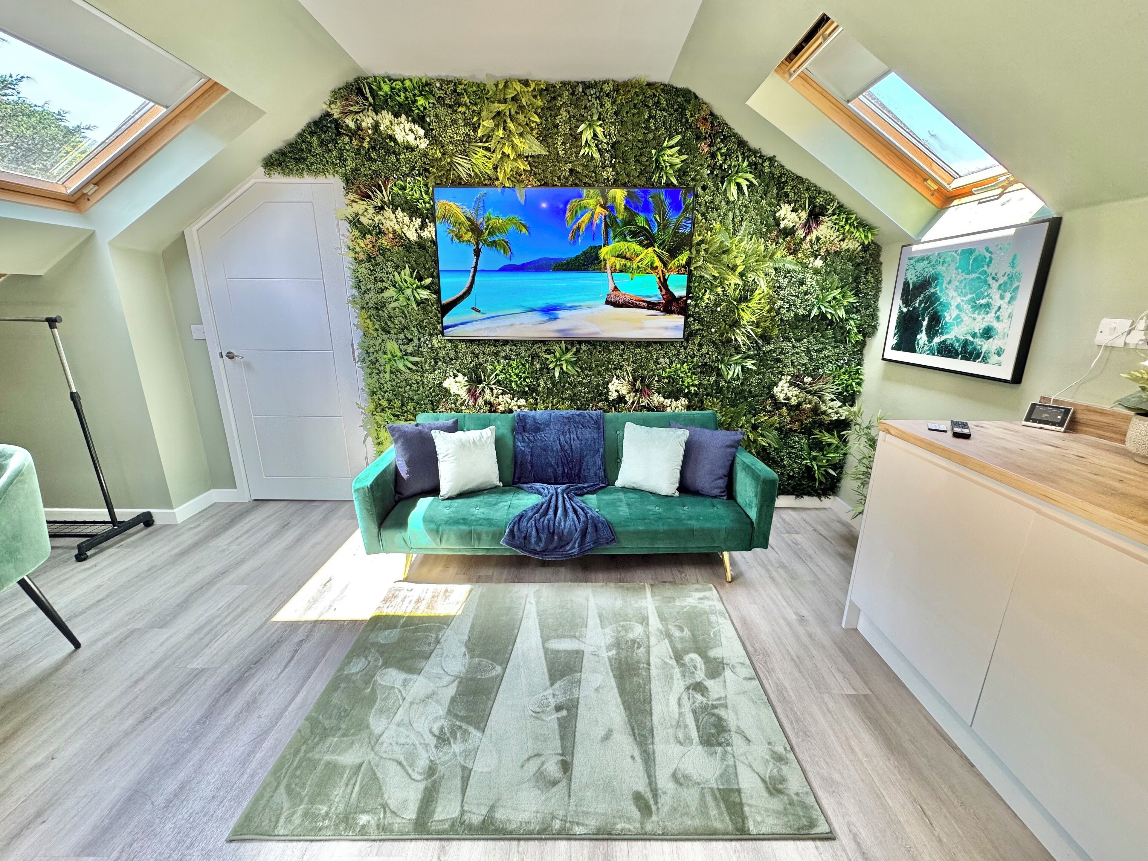 Luxe Chic Retreat - Tropical Vibes - Minutes Walk To Town And Beach - Sleeps 3 - Boscombe