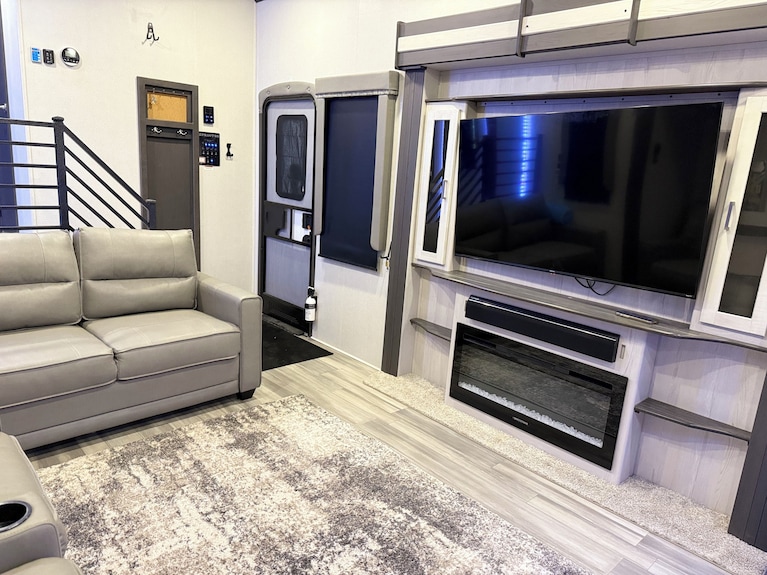 The Pearl- A Luxe Camper - Colorado