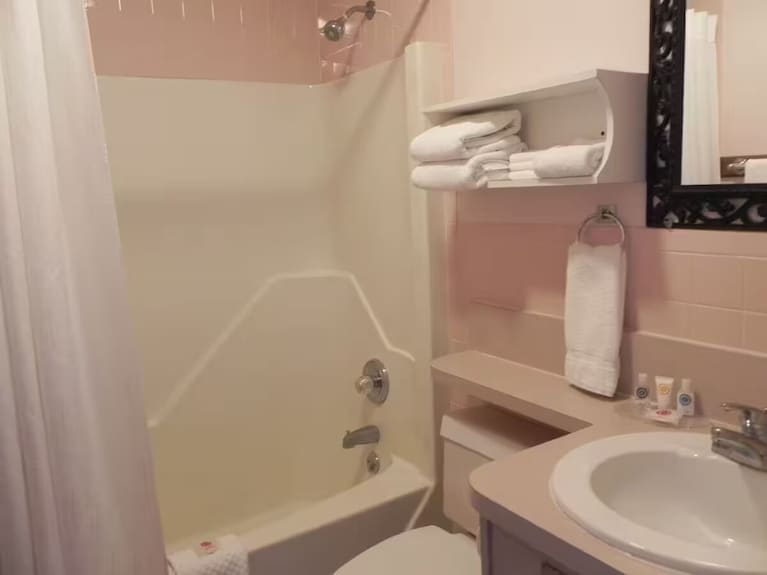 Mohican Resort Motel - 2 Bedroom Efficiency - Hudson Valley, NY