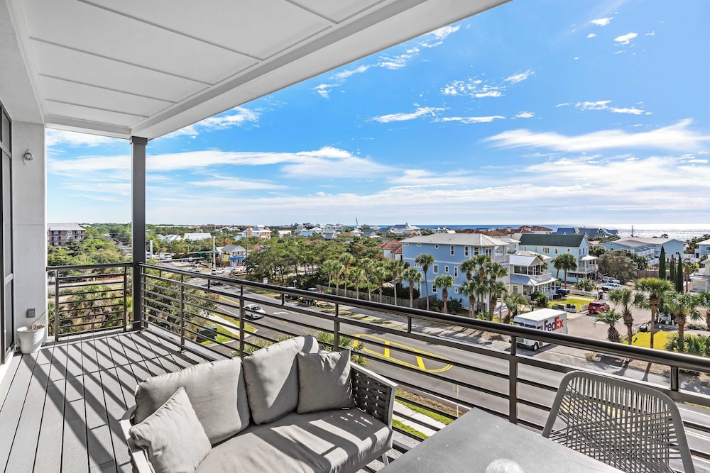 Crest One By Avantstay Rooftop Views, Pool Access, Golf Cart Included - Seaside, FL