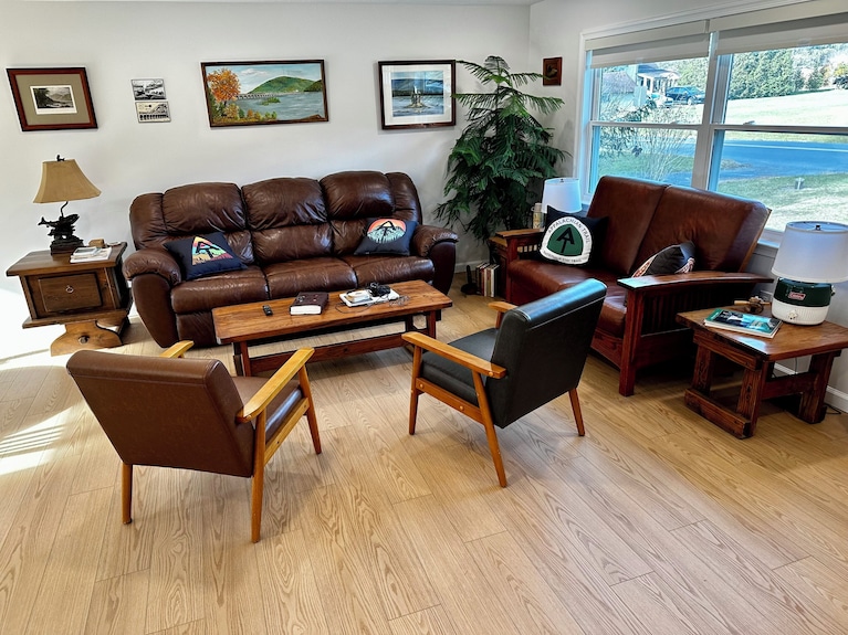 Charming 3-bedroom House On Stony Creek With Private Creek And Mountain View - Lake Tobias Wildlife Park, Halifax