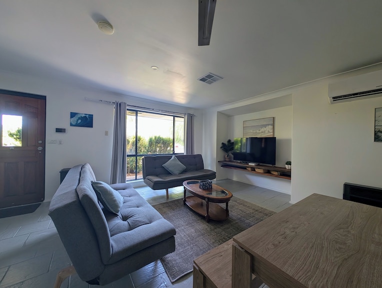 Surf Stay 3 Bedroom House 300m From The Beach, Tennis Court, Lawn Bowls And Oval - Mandurah