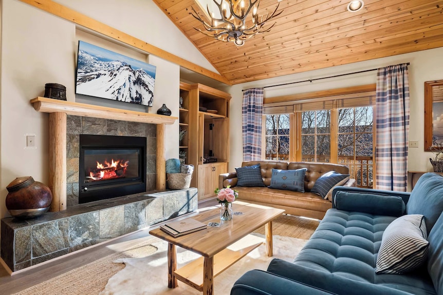 Walk To Downtown With Pool, Hot Tub + More Access - Sisters, OR