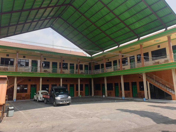 Hotel O Houstel Darma Syariah - Probolinggo