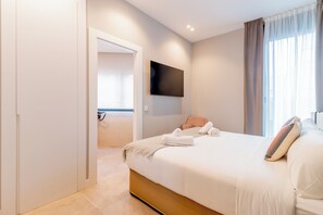 Apartamento presidencial | Edredons de pluma, camas Select Comfort, cofres nos quartos