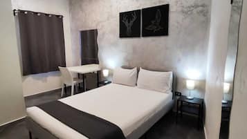 Quarto casal, 1 cama de casal, sacada | 1 quarto, escrivaninha, Wi-Fi de cortesia