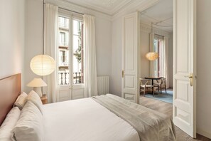 Apartamento Premium, 3 quartos | 2 quartos, secretária adequada para computadores portáteis 