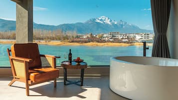 Quarto Duplo, não fumadores, vista parcial para o lago | 1 quarto, Wi-fi grátis