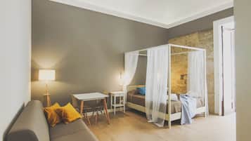 Quarto Familiar, varanda | Com decoração personalizada, com mobília individualizada, secretária