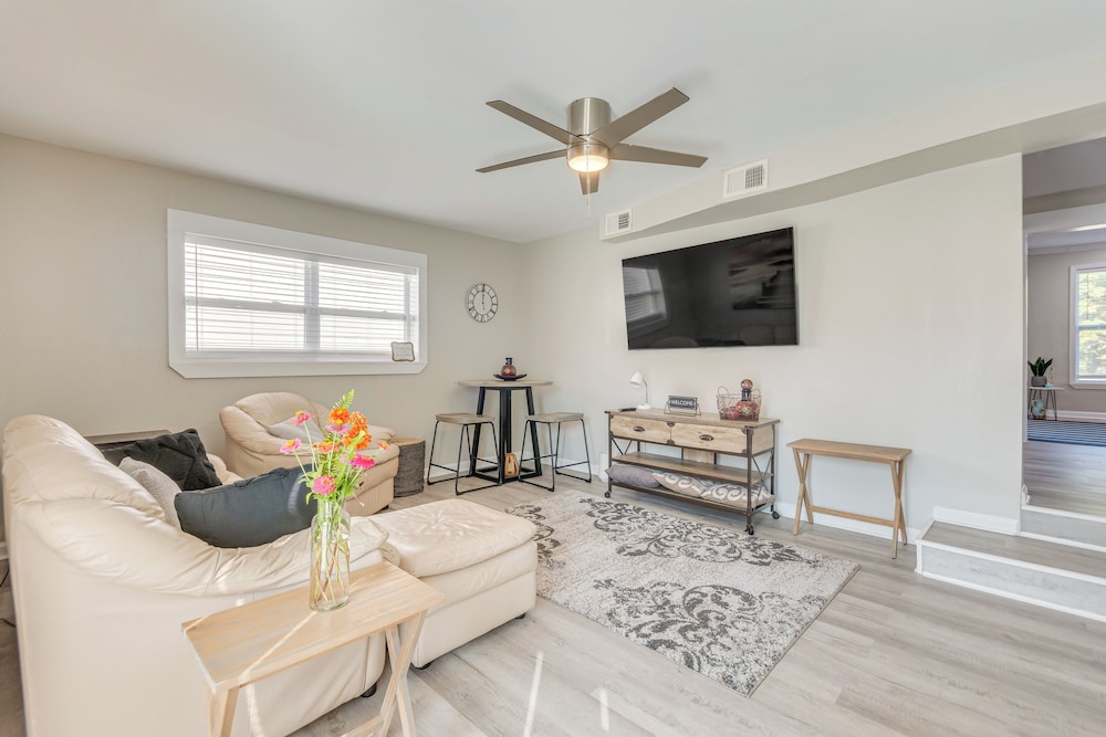 1 Mi To Dtwn: Home W/ Furnished Patio In Pensacola - Pensacola, FL