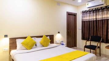 Quarto casal standard | Escrivaninha, espaço de trabalho para notebook, Wi-Fi de cortesia