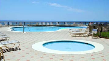 Apartamento em Condomínio Fechado, 1 quarto | Piscina | Uma piscina aquecida