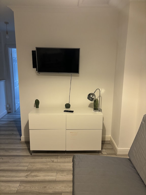 Newly Refurbished 1 Bed Flat 7 Mins From Luton Airport - 루턴