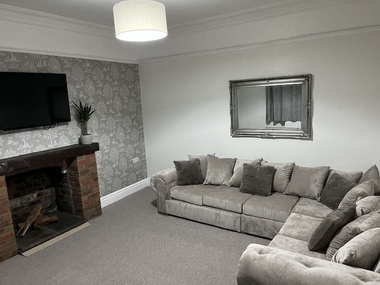 Unique 1880's Property In Historical Town Of Lincoln With Hot Tub - Lincoln