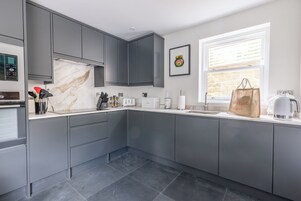 Casa de Campo Deluxe | Cozinha privada | Uma chaleira elétrica, uma torradeira