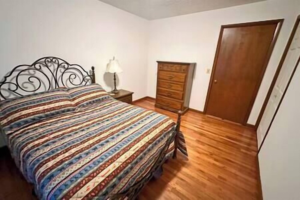 Buffalo Playhouse w/ game room. Easy trail access, Direct Trail Access ...