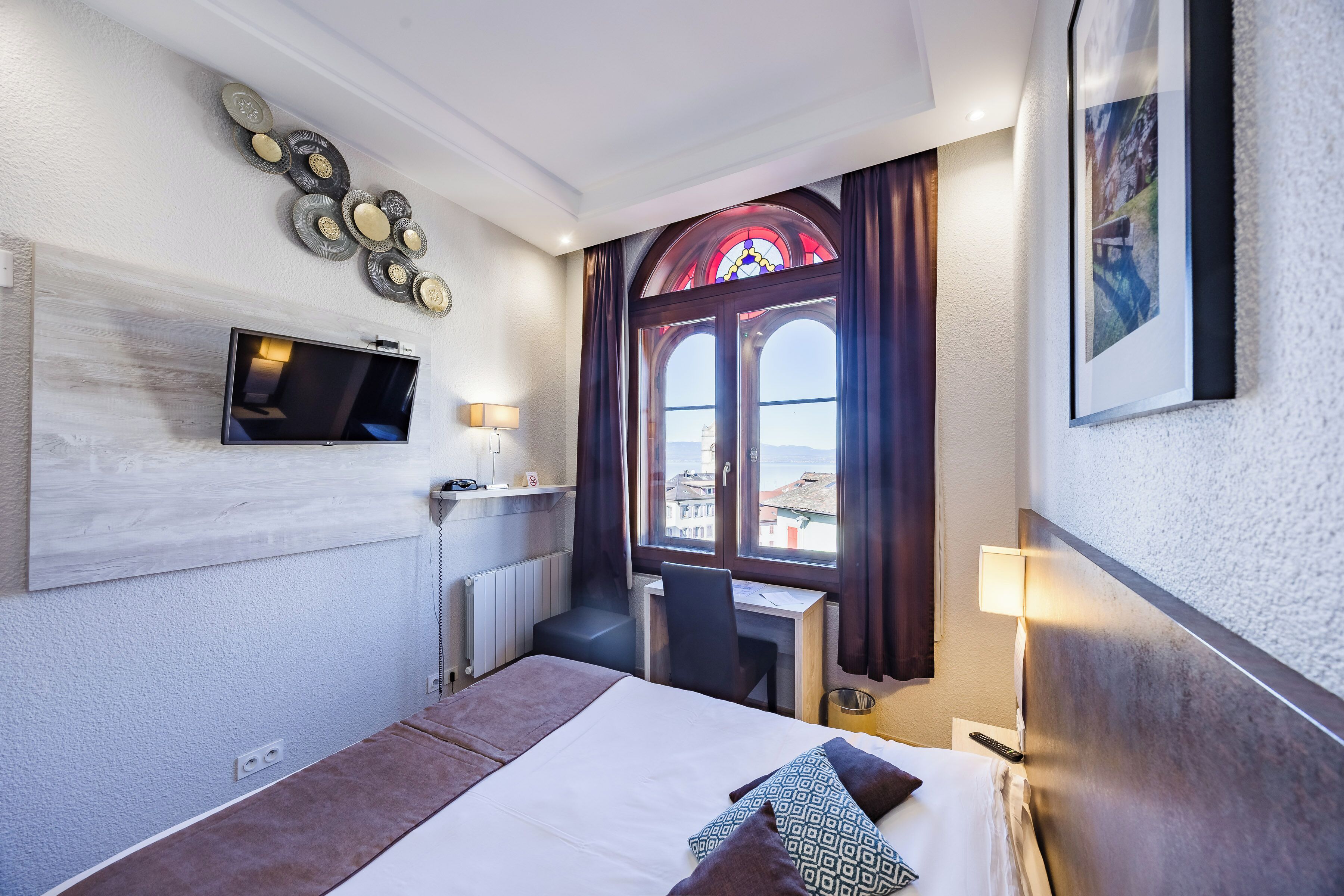 Quarto casal conforto | Roupas de cama premium, escrivaninha, Wi-Fi de cortesia, roupa de cama