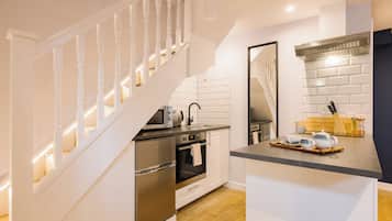 Estúdio Familiar | Kitchenette privada | Minifrigorífico, um micro-ondas, um forno, uma placa de cozinha