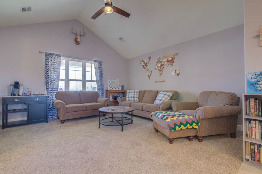 4br Family Home W/game Room & Spacious Yard - Tuttle Creek Lake, KS