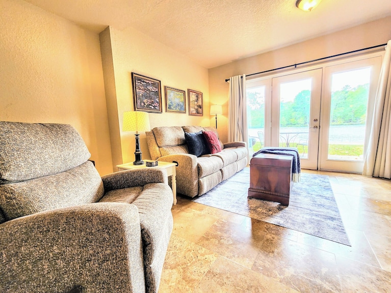 Discover Dragon Fly - Lake Ouachita State Park, Mountain Pine