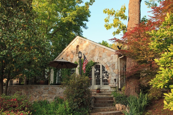 Chanticleer Inn Bed & Breakfast - Chattanooga, TN