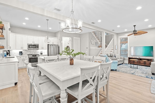 Sandy Smiles By Avantstay Seagrove Walk To Beach + Pool - Seaside, FL