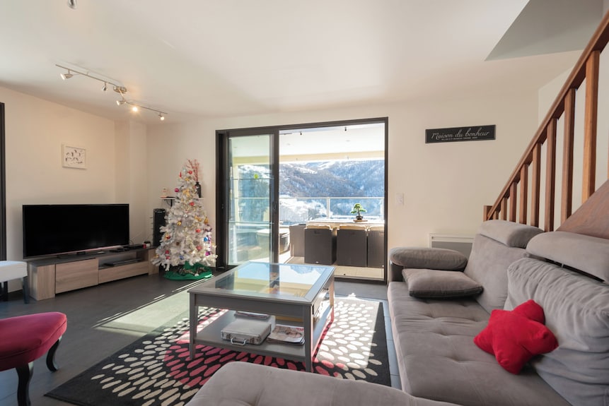 Holiday Home 'Le Chalet Des Retrouvailles' With Mountain View, Wi-fi And Air Conditioning - La Mongie