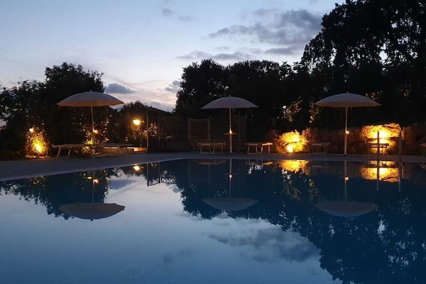 Piscina exterior, da(s) 7:30 à(s) 20:30, espreguiçadeiras