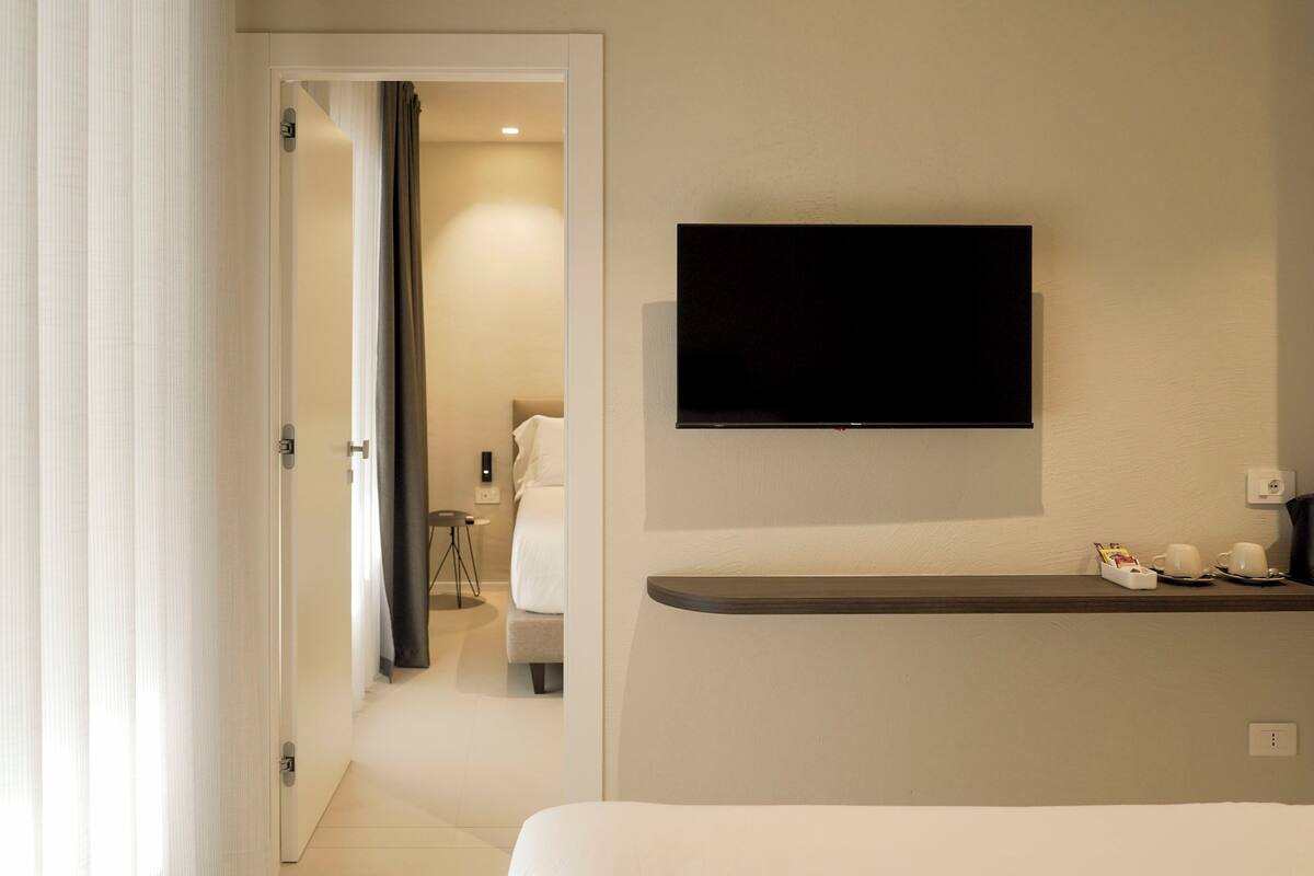 Quarto Familiar | Minibar, cortinas/cortinados opacos, Wi-fi grátis