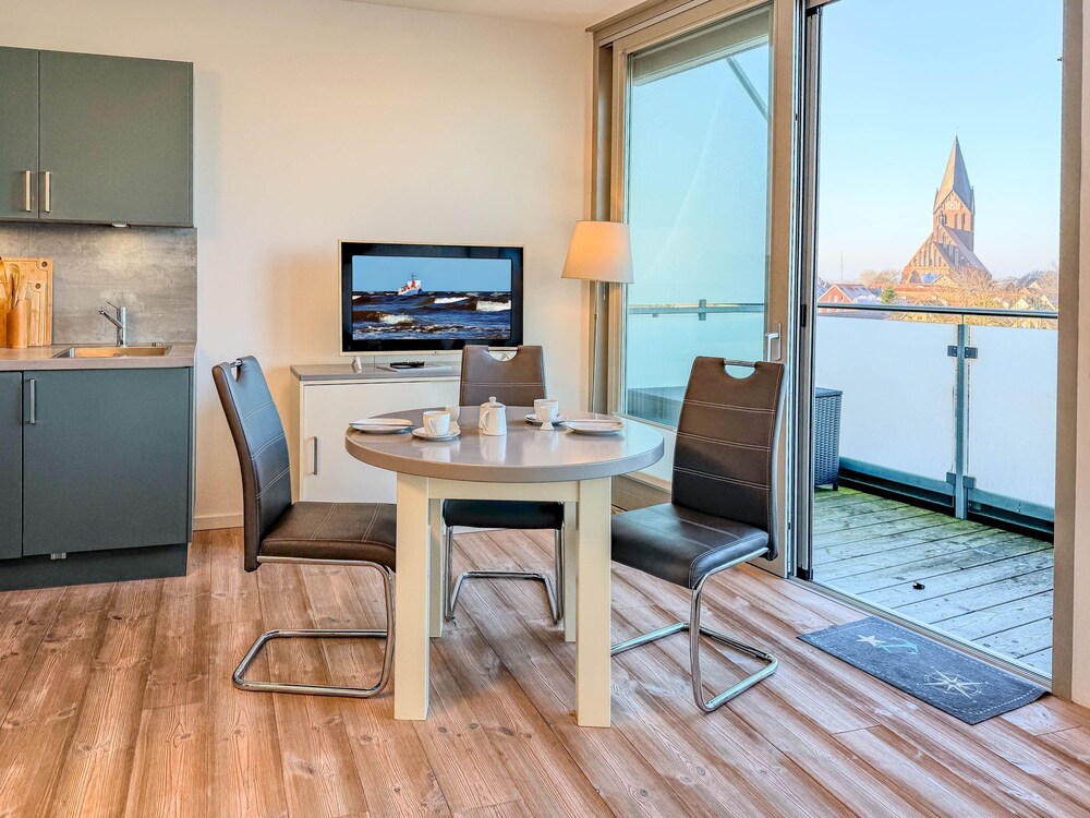 Warehouse Residence App. 5.6 Helmsman's Cabin - Warehouse Residence App ...