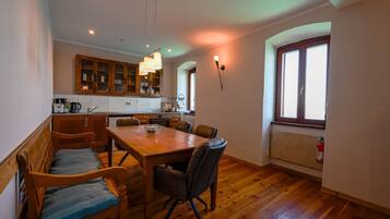 Apartamento (Three Bedroom Apartment with Sea View) | Sala de jantar