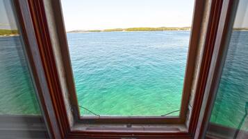 Apartamento (Three Bedroom Apartment with Sea View) | Vista do quarto